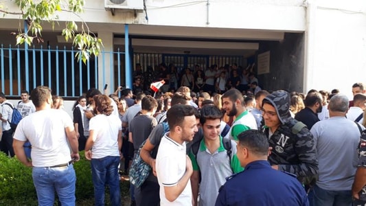 Protesters close entrance to Ogero building in Jounieh - MTV Lebanon