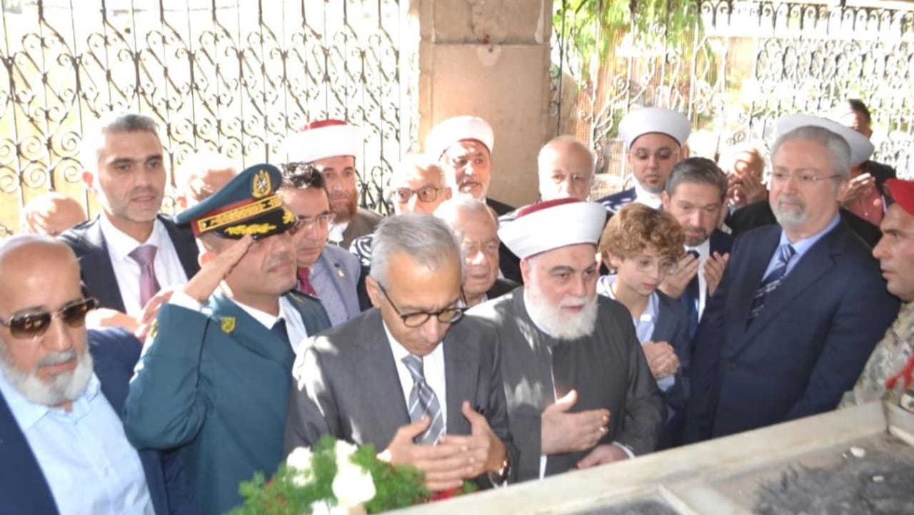 Minister Bisat lays wreath on Abdel Hamid Karami’s tomb in Tripoli ...