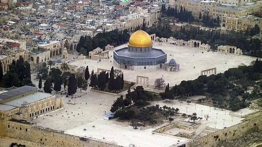 Crowds of Israelis storm Al-Aqsa Mosque courtyard - MTV Lebanon
