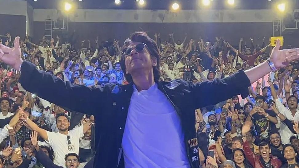 شاروخان وأميتاب باتشان في The Romantics - MTV Lebanon