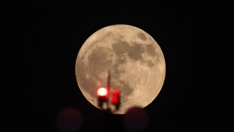 Photos: The Super Blue Moon Shines Over the Skies of Several Arab ...