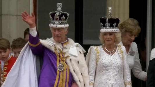 Photo: King Charles III greets the crowd once again from the balcony of ...