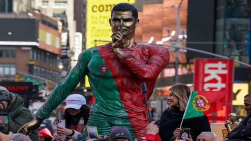 Cristiano Ronaldo statue unveiled in Times Square - MTV Lebanon