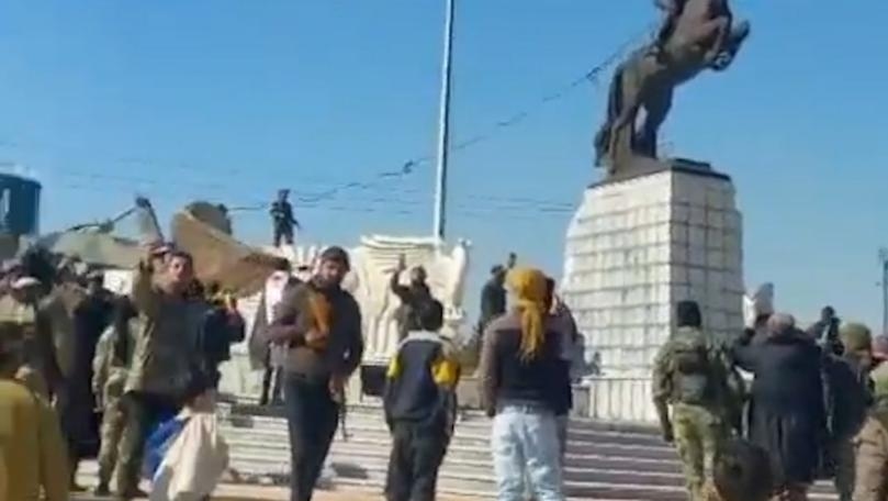 Watch: Removal and Destruction of Bassel al-Assad's Statue - MTV Lebanon