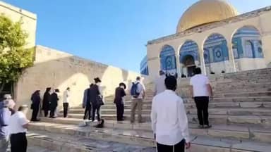 Watch: Settlers Storm Al-Aqsa Mosque - MTV Lebanon